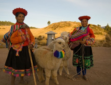 Alpaca wool - the star of the Peru Fashion Night - 2LUXURY2.COM
