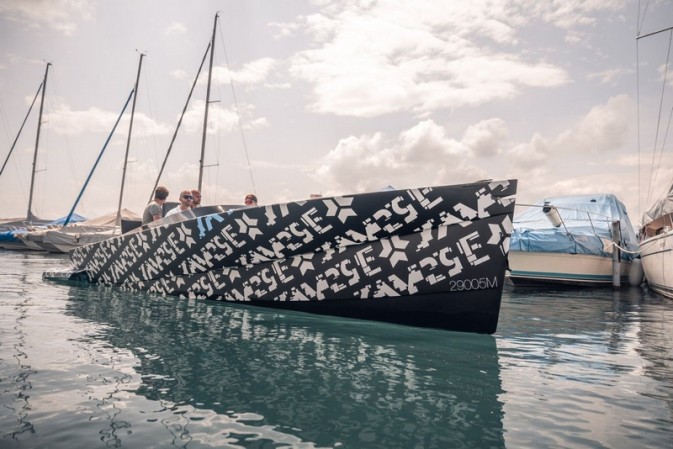 With a top speed of 51.3 knots (95 km / h), the SAY 29E Runabout Carbon ...