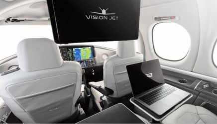 Safe Return: Cirrus Aircraft debuts emergency autolanding with the ...