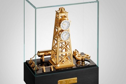 L’Epée 1839 Gaz Derrick is Extracting Hours and Minutes
