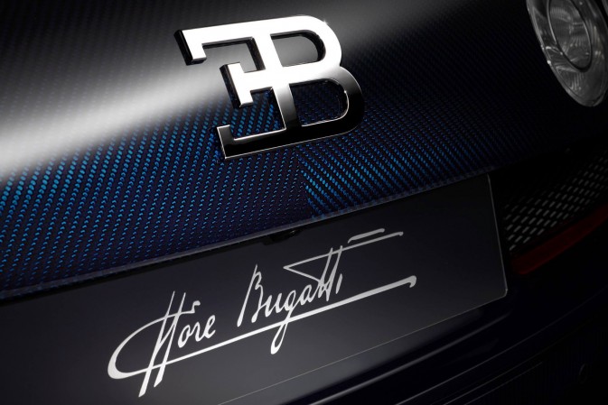 Les Légendes de Bugatti – ETTORE BUGATTI-Platinum EB logo at the rear ...