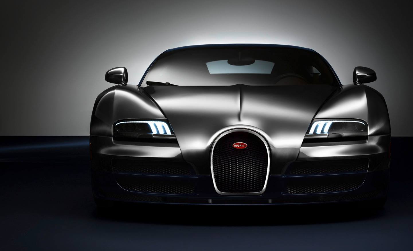 Les Légendes de Bugatti – ETTORE BUGATTI-The front part is made of hand ...