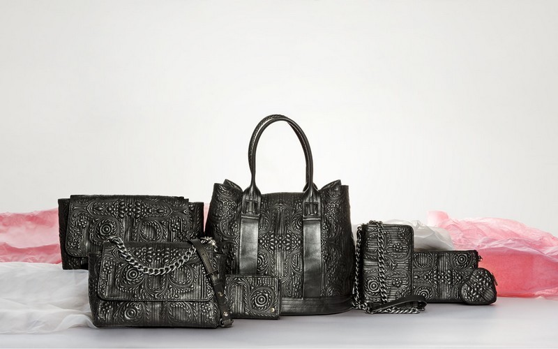 maro ©Neil Bicknell - 2LUXURY2.COM